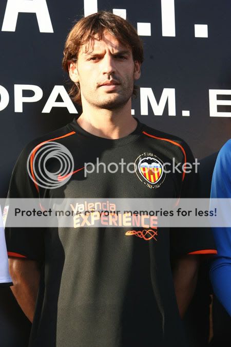ชุด Valencia ซีซั่น 2008-2009 ... บอยแบนด์ได้หล่อกันอีกแร้น